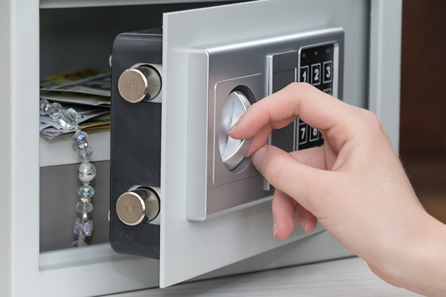 Expert Safe Open & Repair Services in Woodland Hills